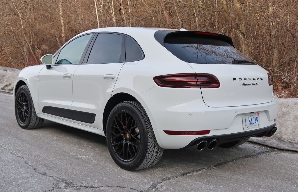 These Are The 10 Coolest Features On The Porsche Macan GTS