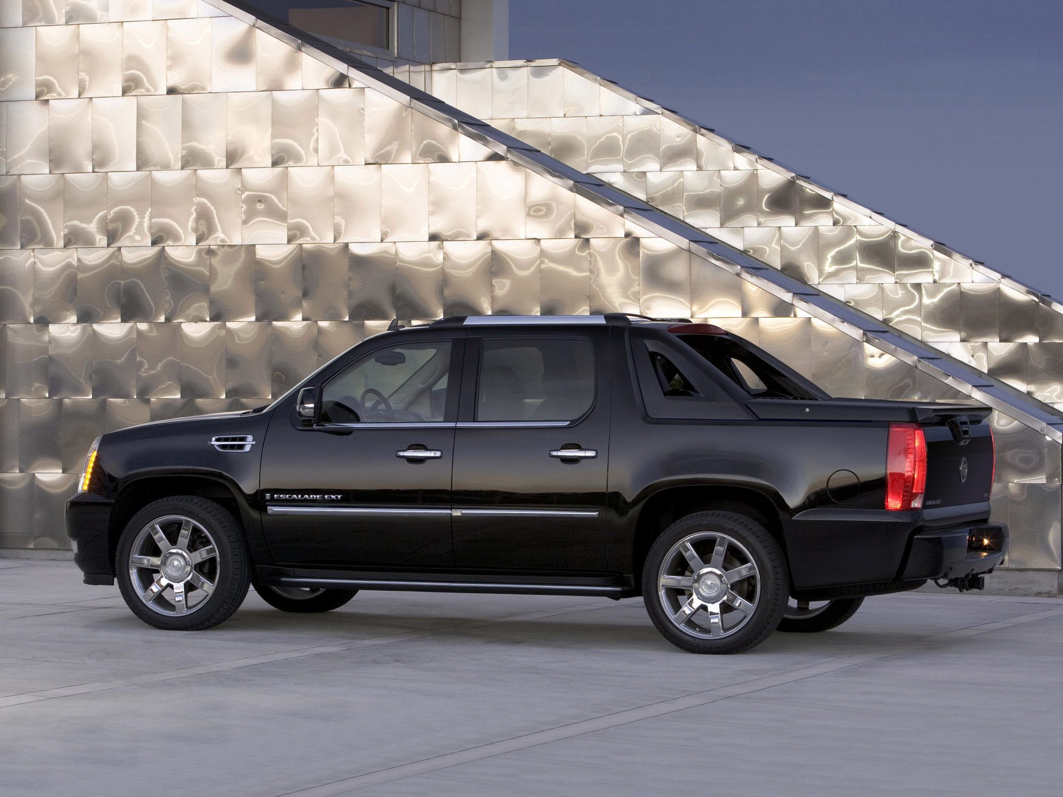 10 SUVs Built Like Tanks (And 10 That Were Built To Crumble)