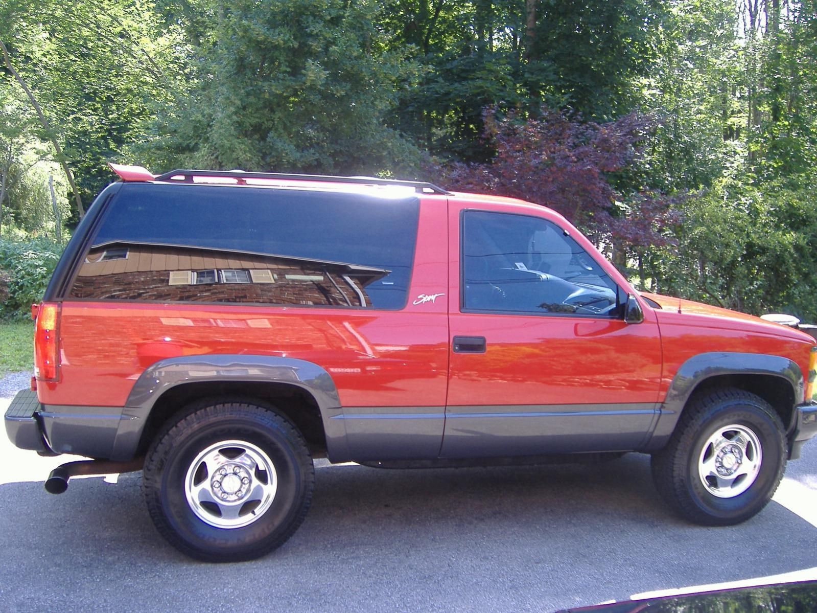 10 SUVs Built Like Tanks (And 10 That Were Built To Crumble)