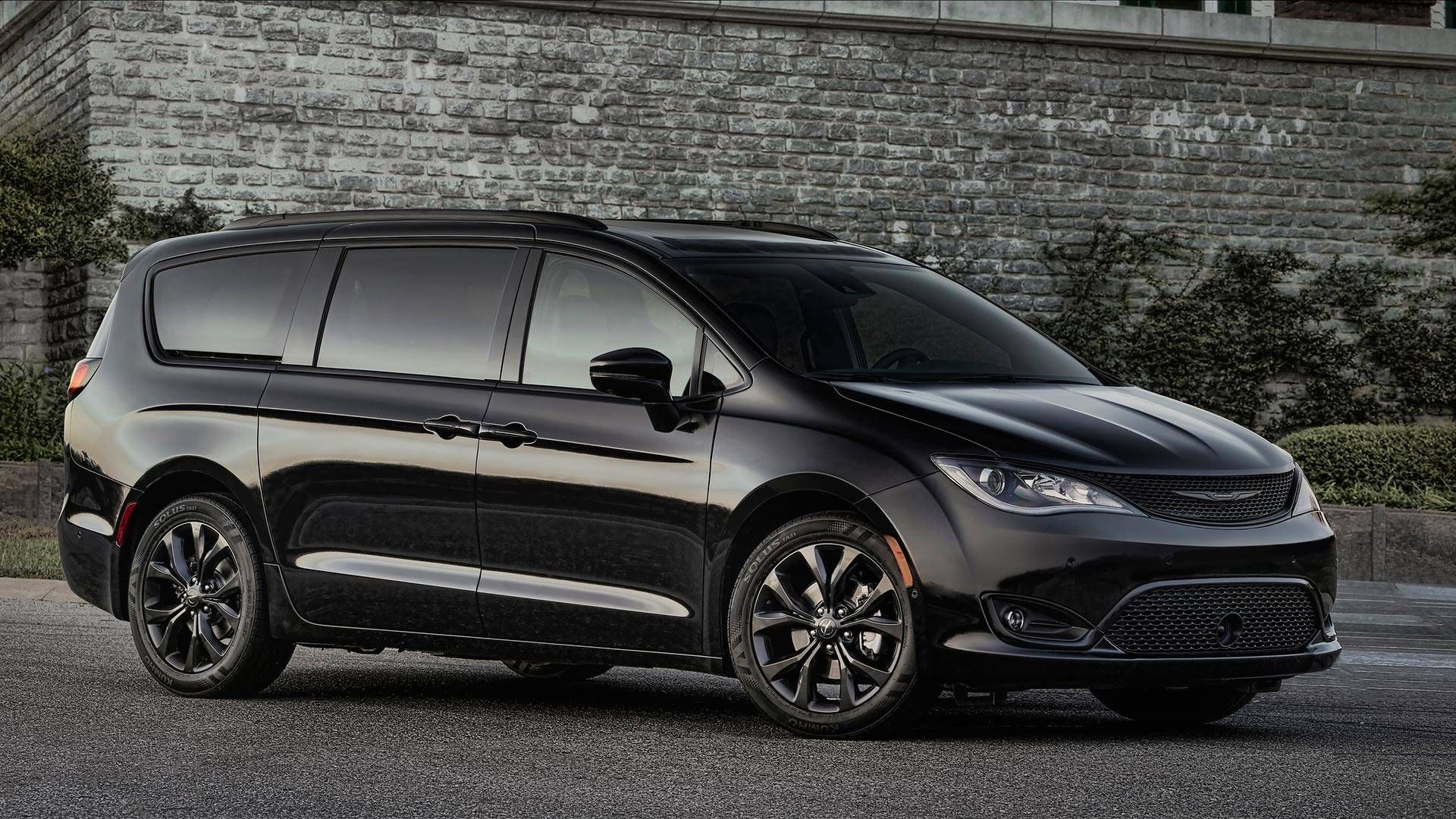 Here Is How The Chrysler Pacifica Stacks Up Against The Competition