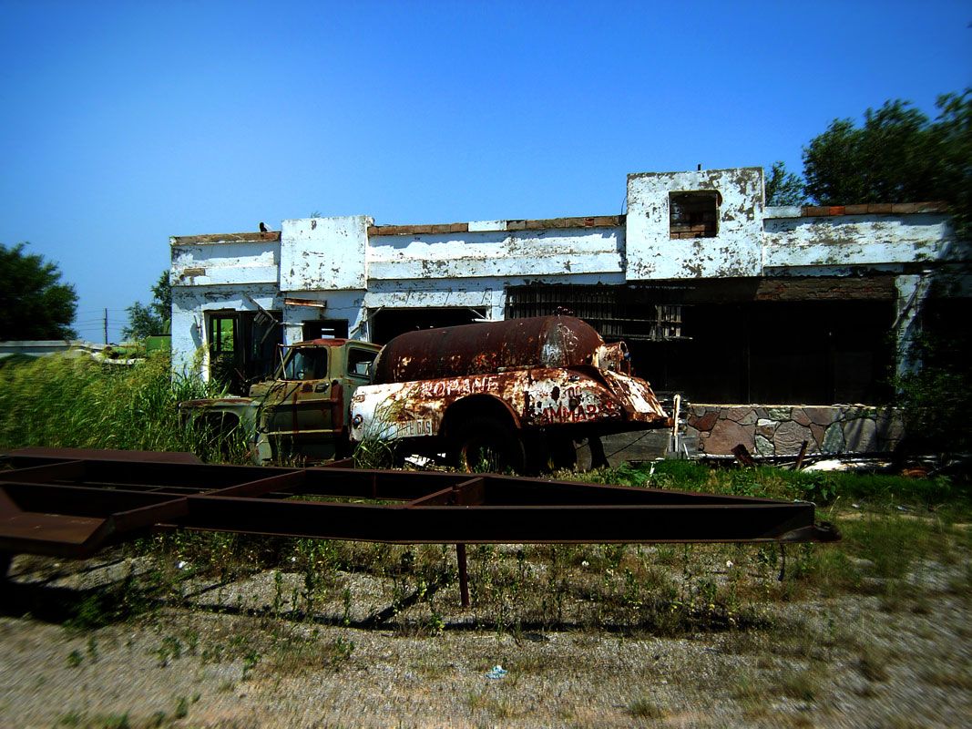 Check Out These Creepy Photos Of Abandoned Truck Stops