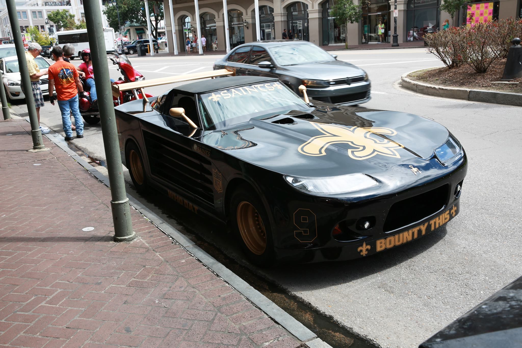 20 NFL Fans Who Went Too Far With Their Car Wraps