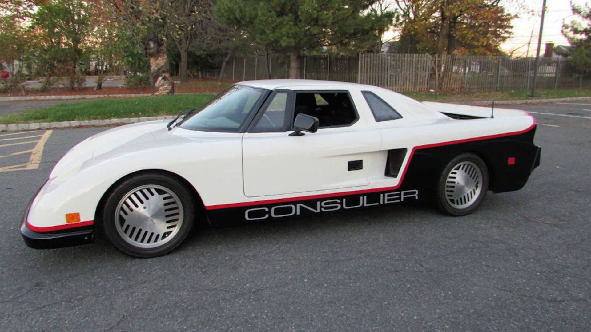 10 Supercars That Lack Basic Features (And 10 That Aren't Missing Anything)