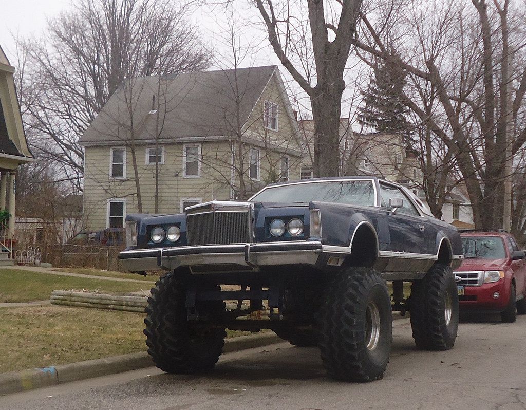 10 Slammed Off-Roaders (And 10 Lifted Sports Cars) That Make Zero Sense