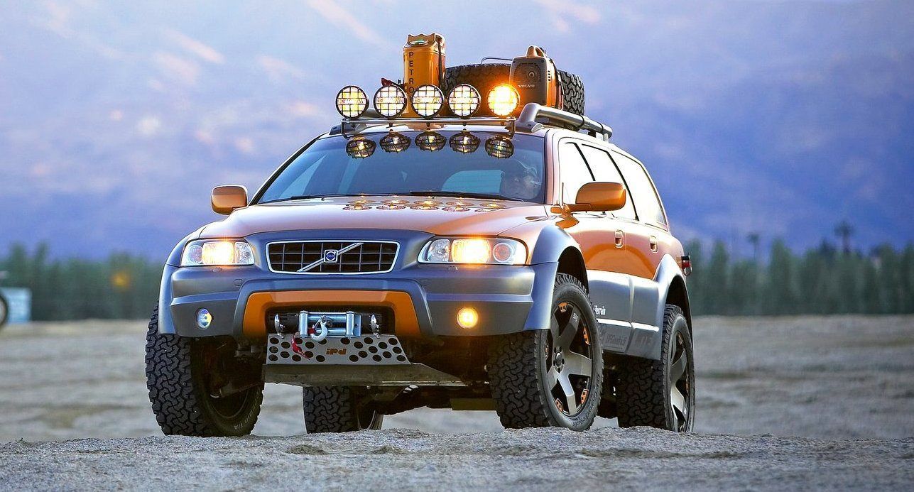 10 Slammed Off-Roaders (And 10 Lifted Sports Cars) That Make Zero Sense