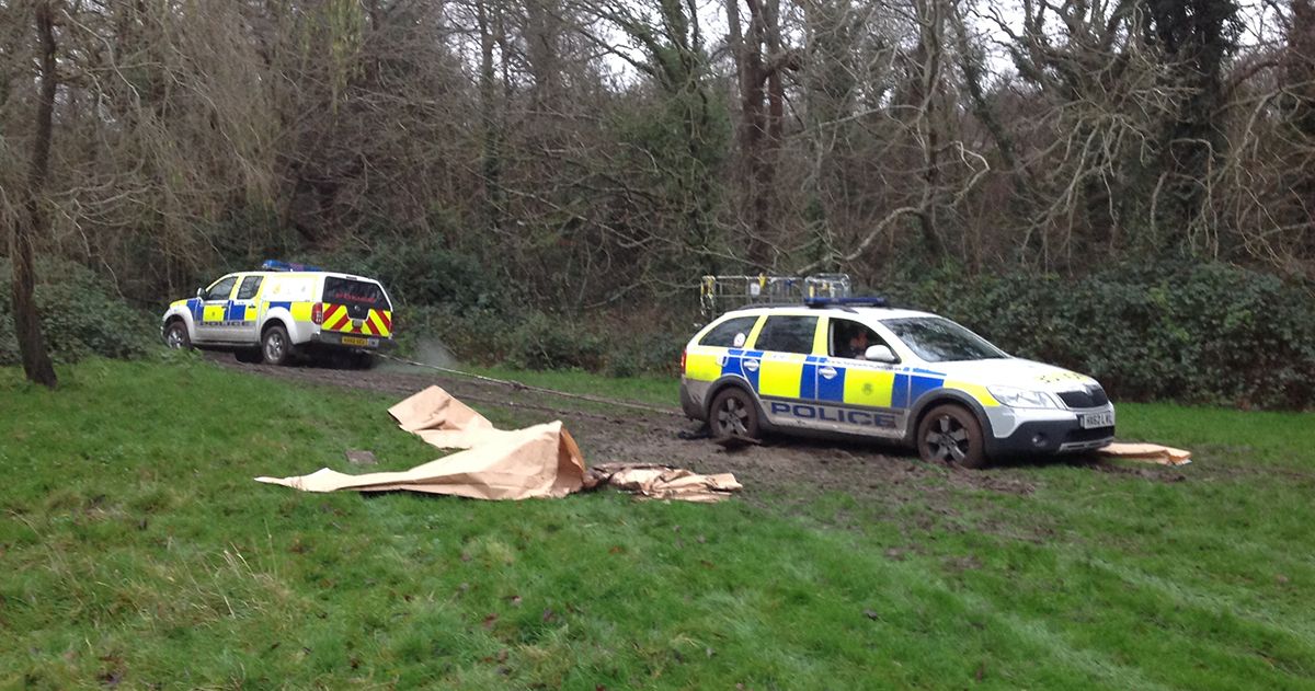 22 Hilarious Pictures Of Cars Stuck In Mud