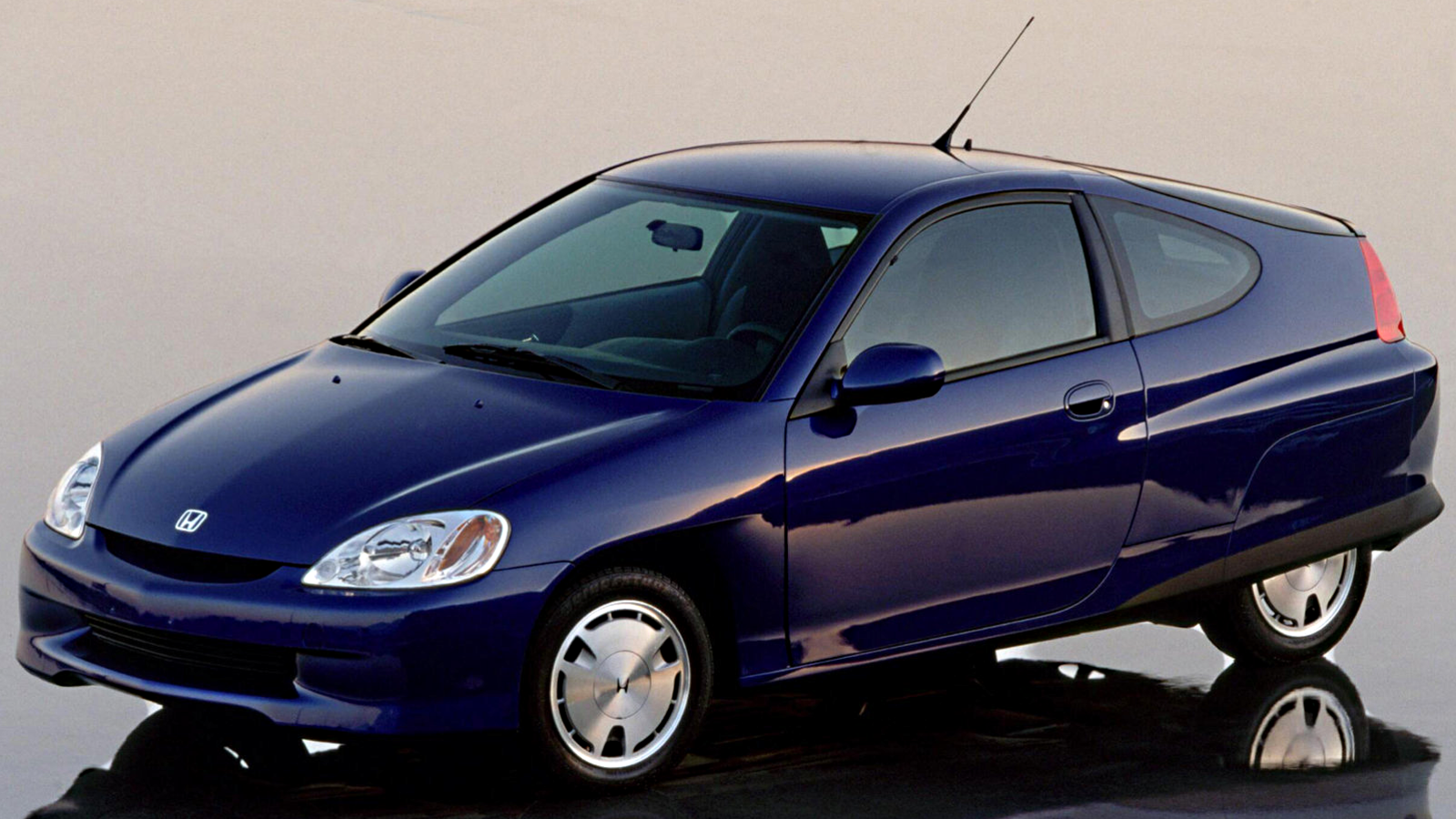 20 Troubling Pictures Of Fender Skirts On Cars