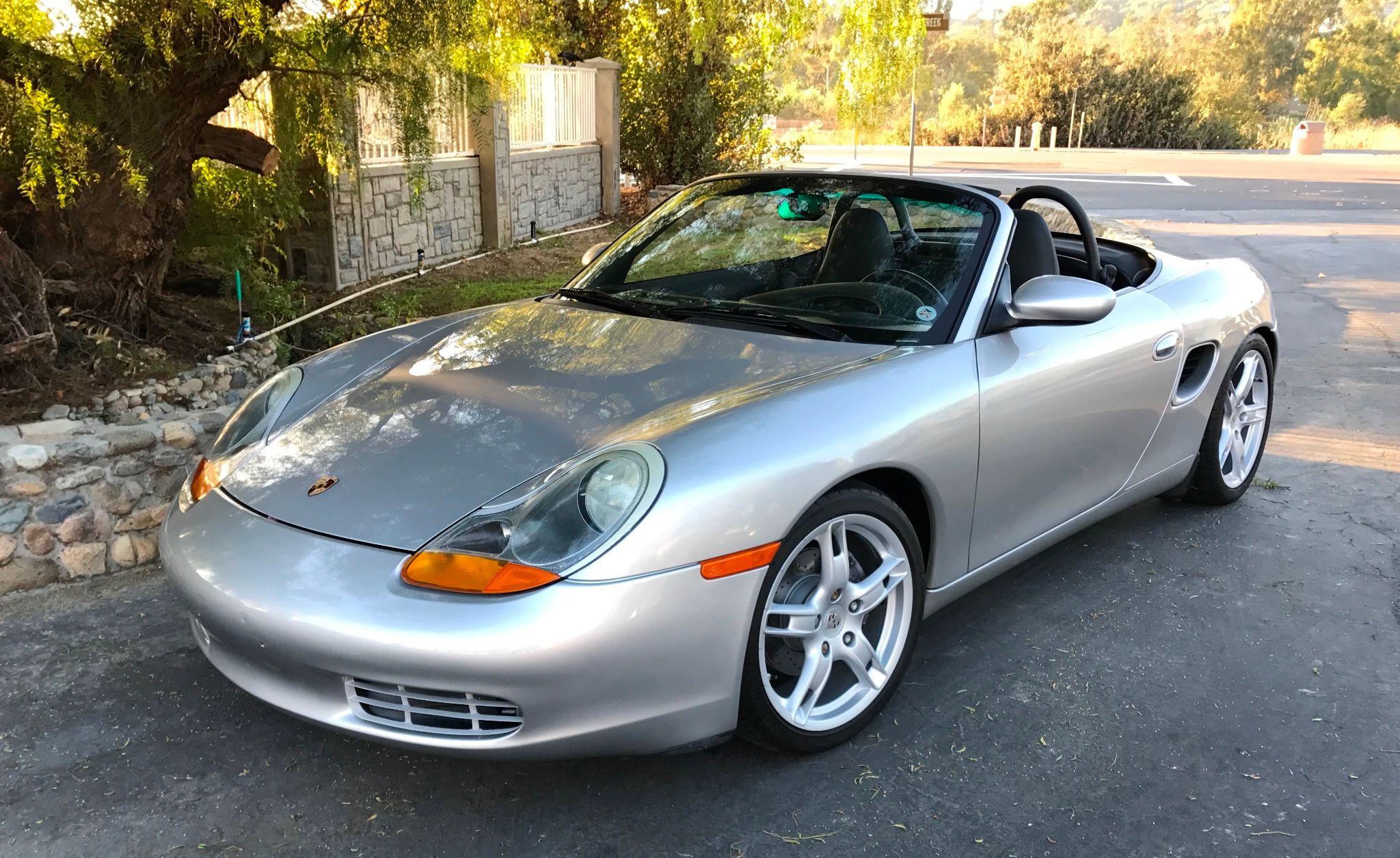 10 Sleeper Cars That Speed Under The Radar (And 10 Flashy Slowpokes)