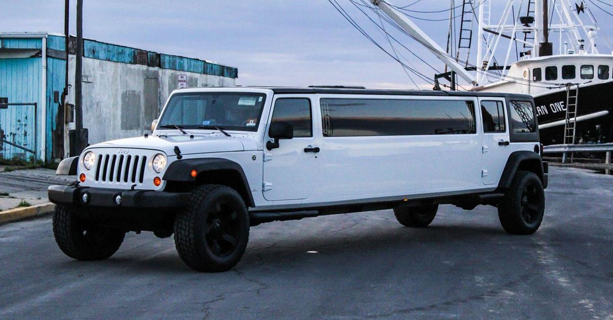 8 Custom Jeeps That Look Weak (And 10 That Could Tear Down A Mountain)