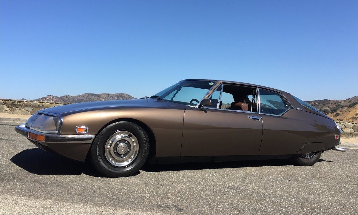 20 Troubling Pictures Of Fender Skirts On Cars