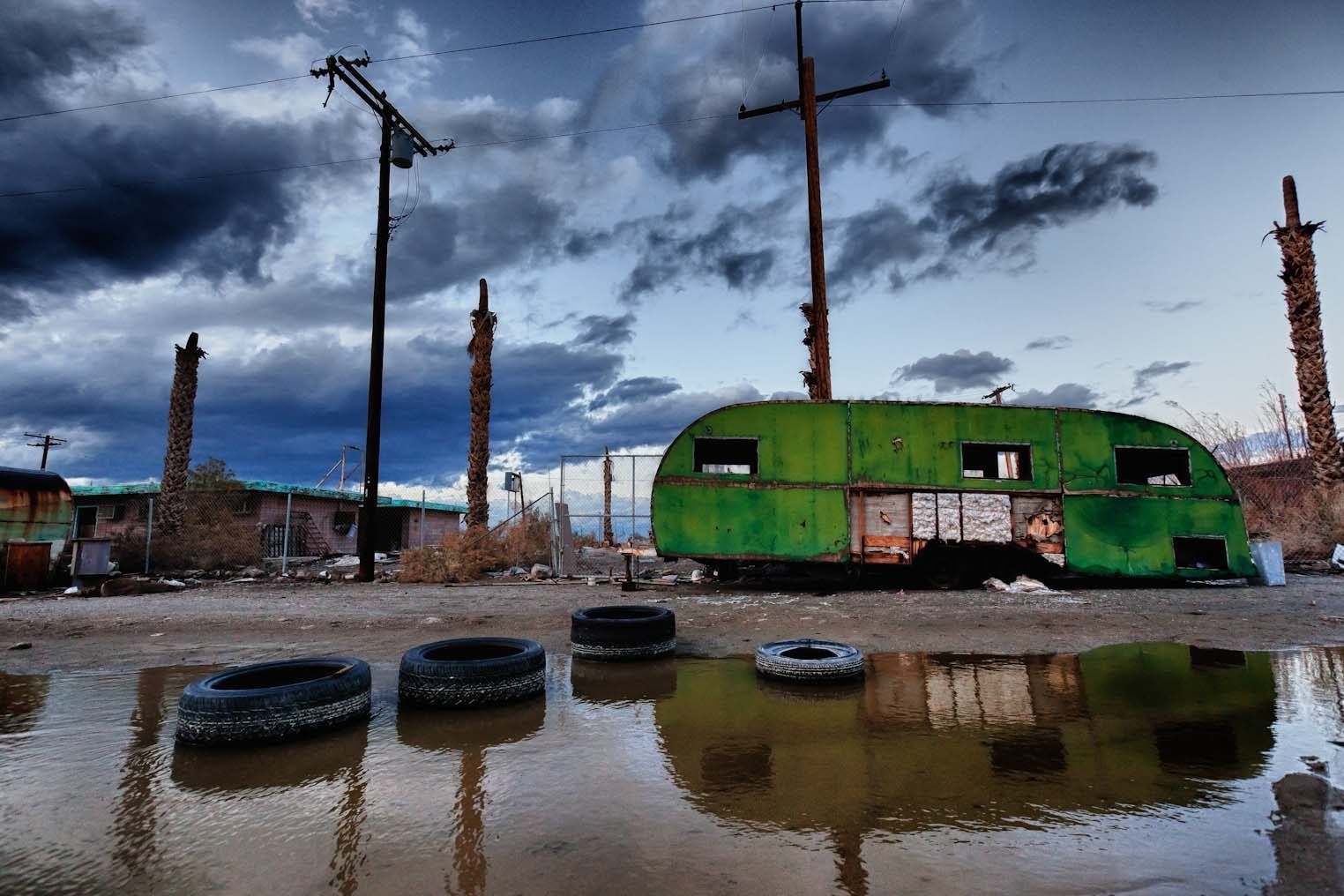 17 Mysterious Photos Of RVs Left To Rust