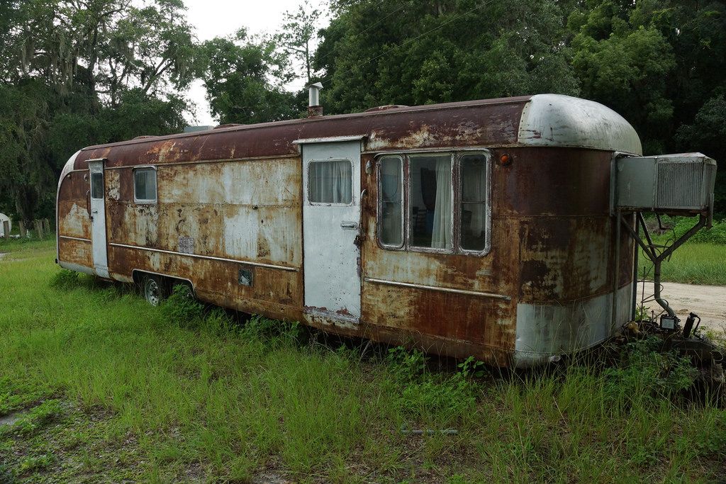 17 Mysterious Photos Of RVs Left To Rust