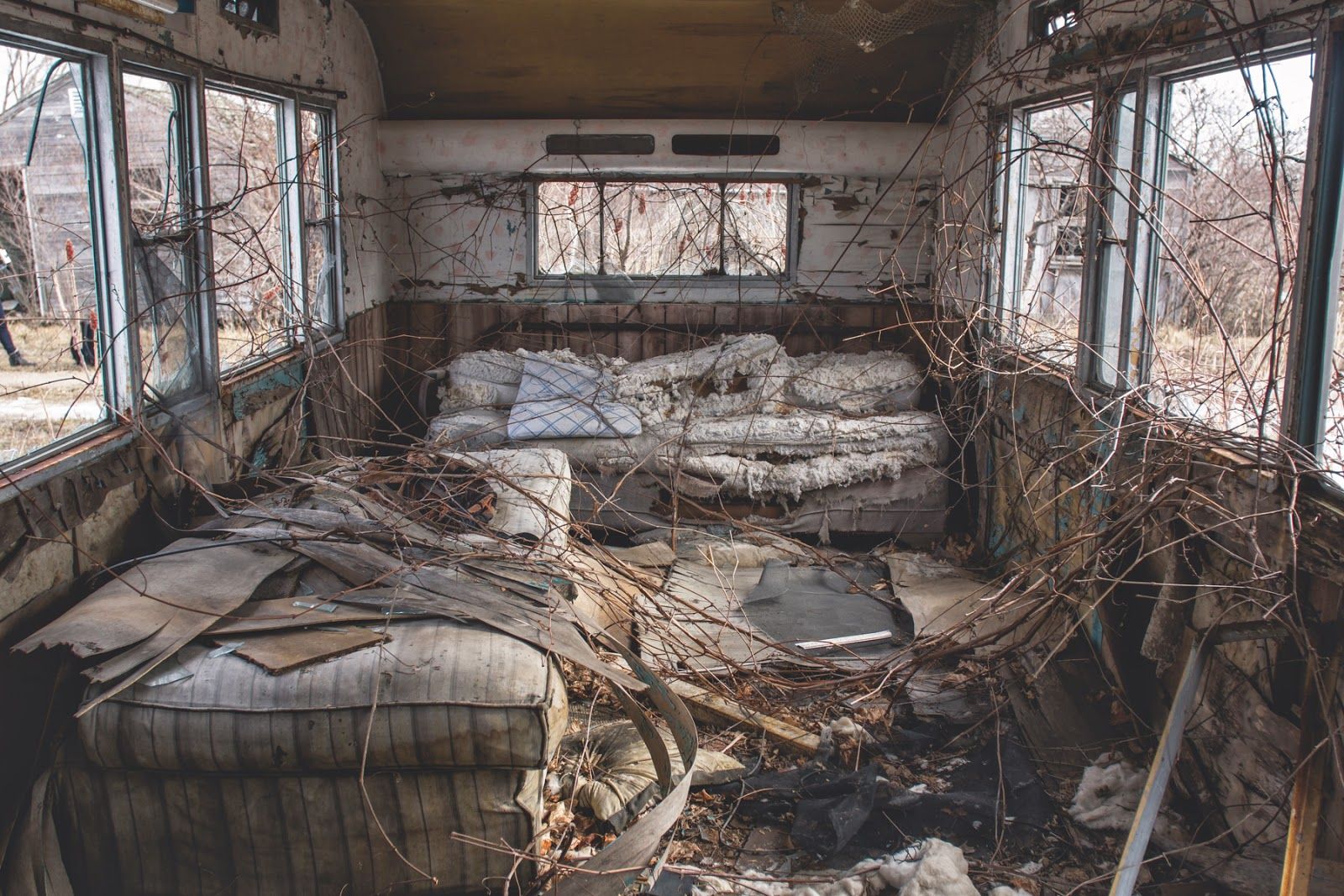 17 Mysterious Photos Of RVs Left To Rust