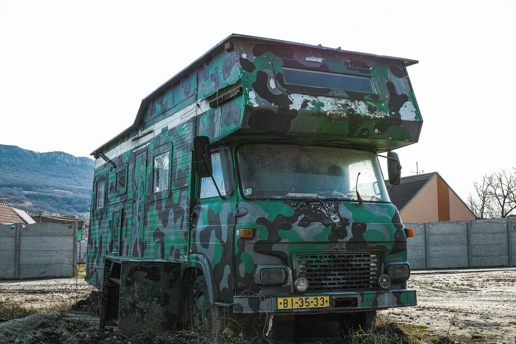 17 Mysterious Photos Of RVs Left To Rust