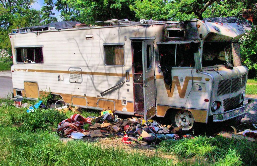 17 Mysterious Photos Of RVs Left To Rust