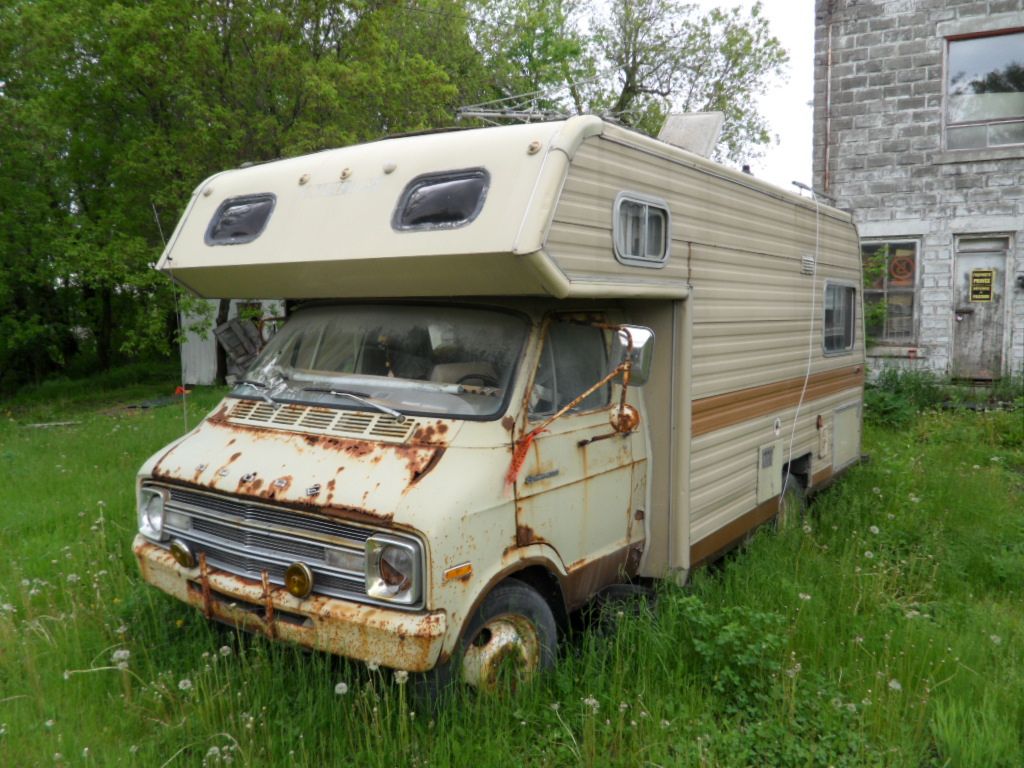 17 Mysterious Photos Of RVs Left To Rust