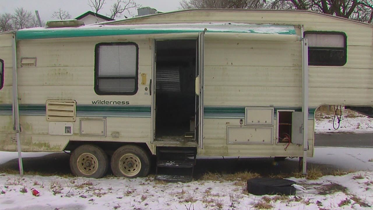 17 Mysterious Photos Of RVs Left To Rust