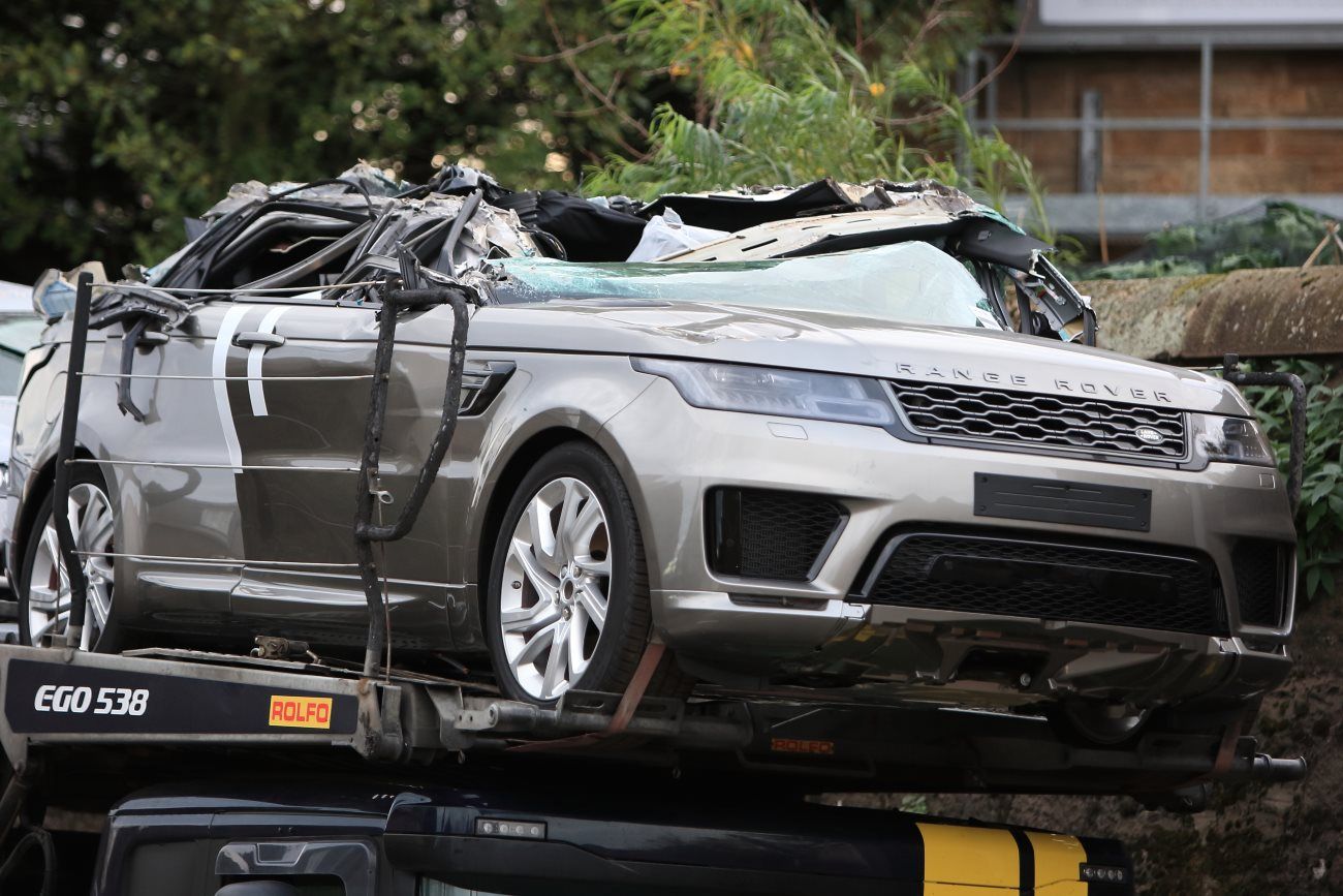 Truck Driver Destroys Multiple Jaguars & Land Rovers By Going Through ...