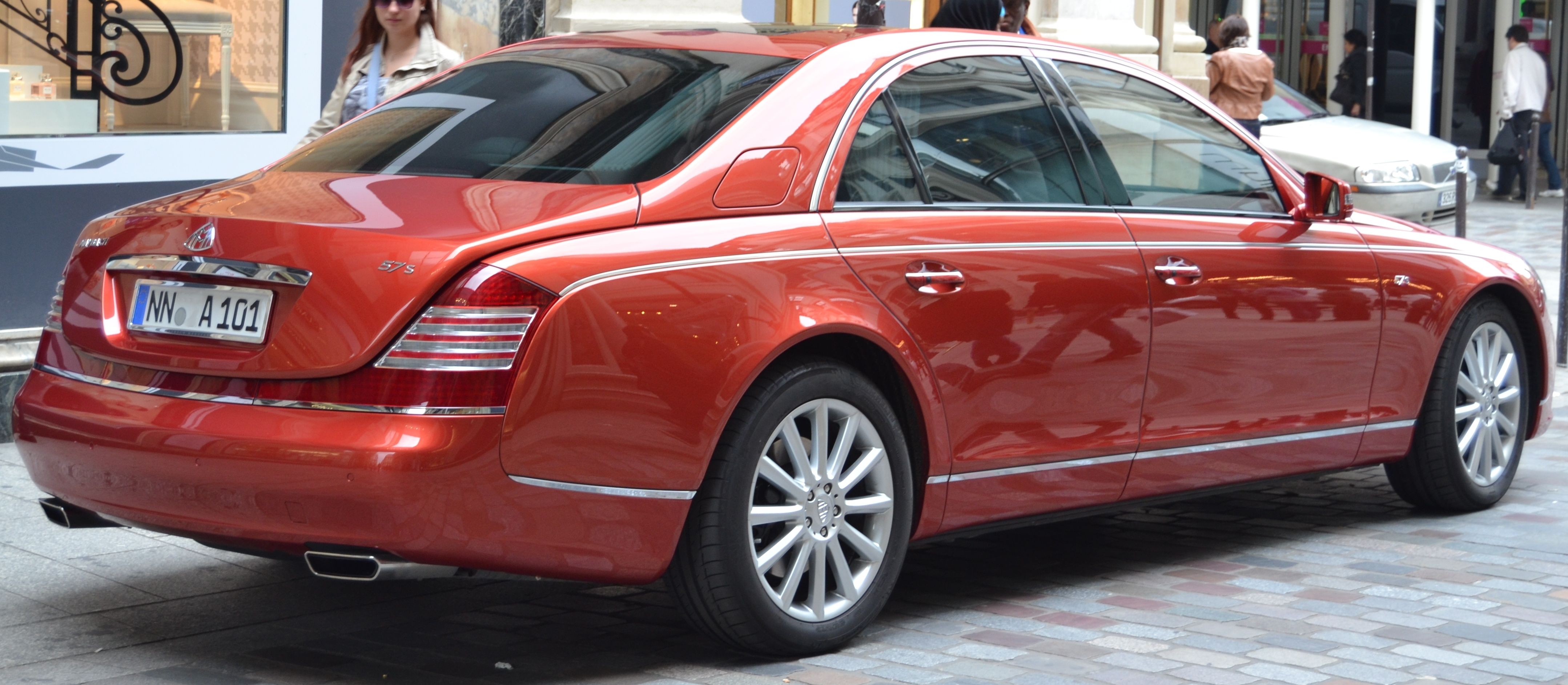 24 Cars That Flopped So Bad They Became Famous