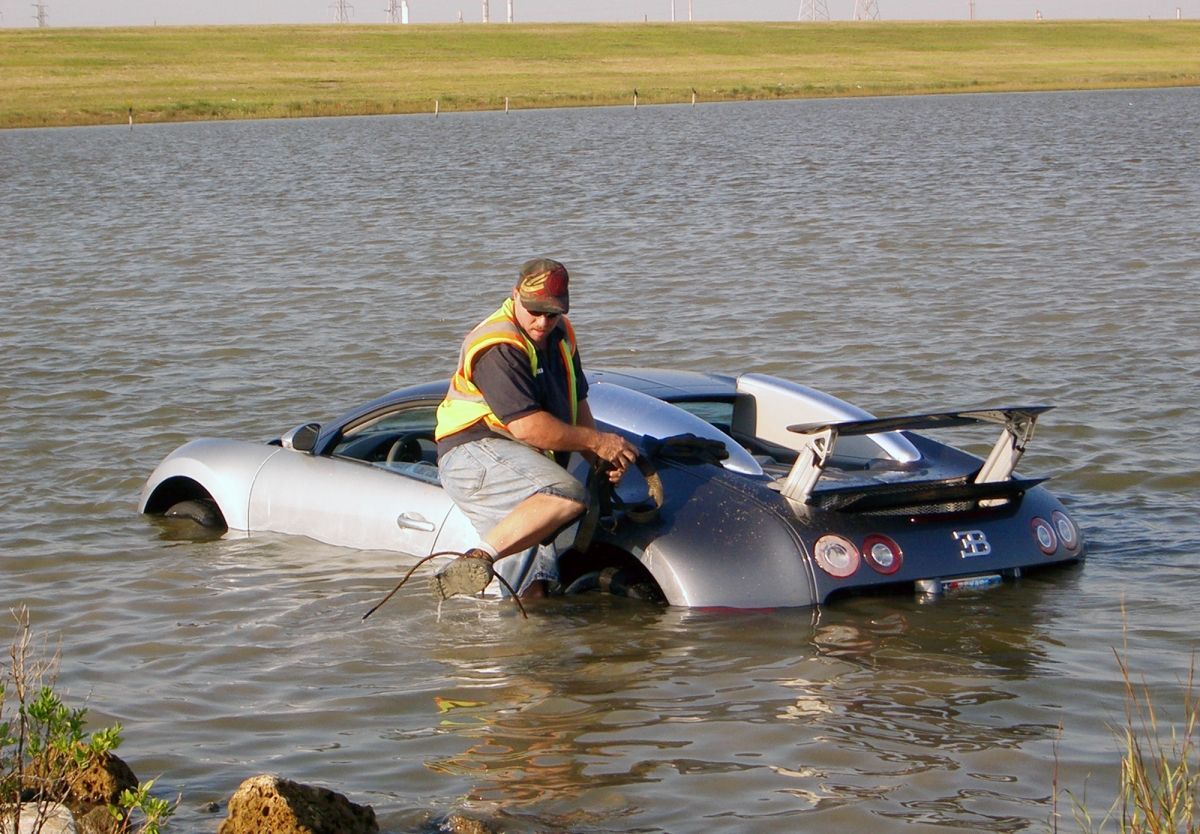 17 Photos Of Expensive Cars That Were Caught In Embarrassing Situations
