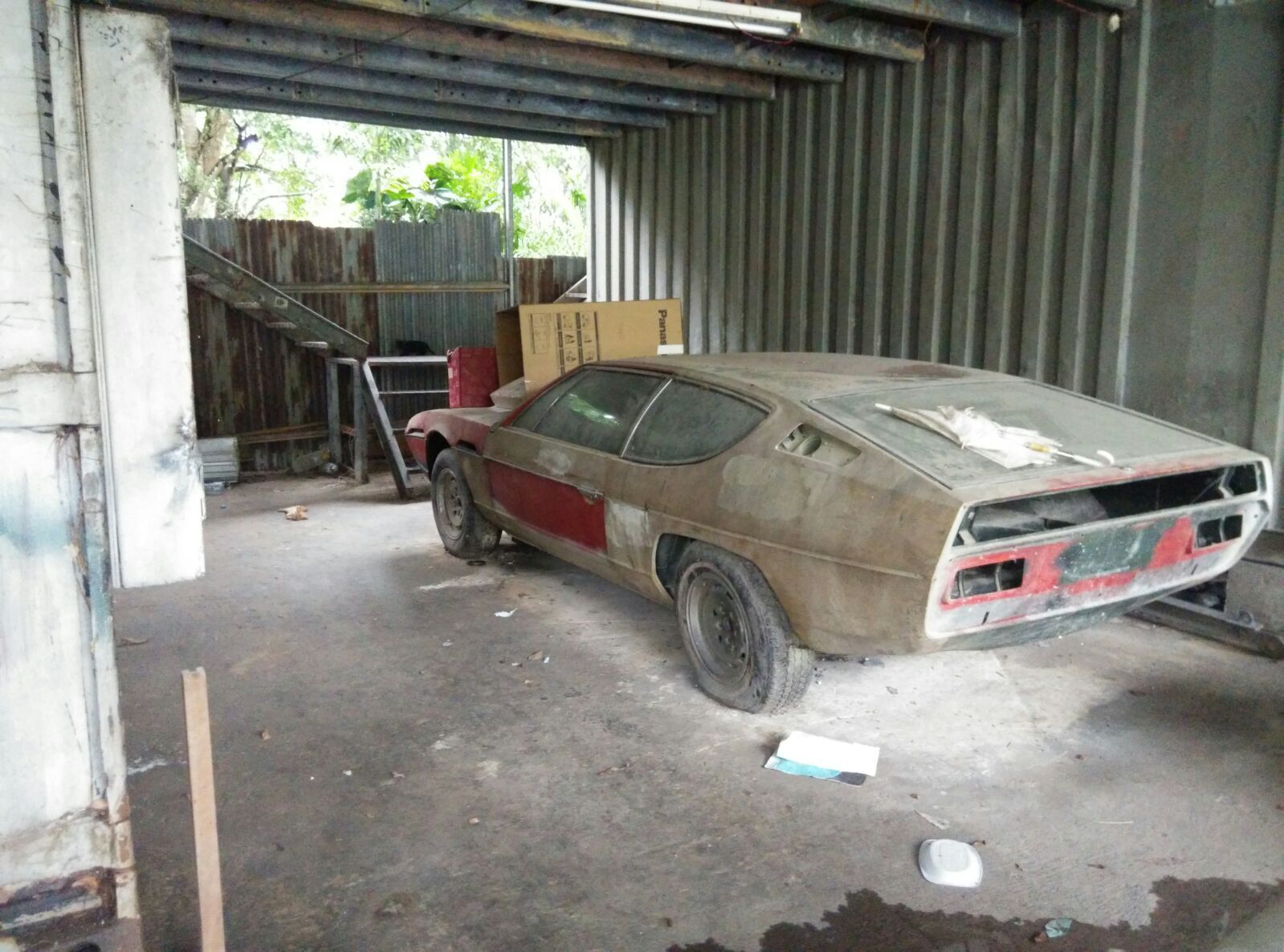 21 Photos Of Dream Sports Cars That Were Sadly Left Behind