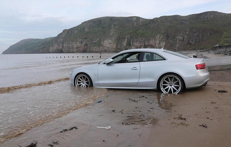 17 Photos Of Expensive Cars That Were Caught In Embarrassing Situations