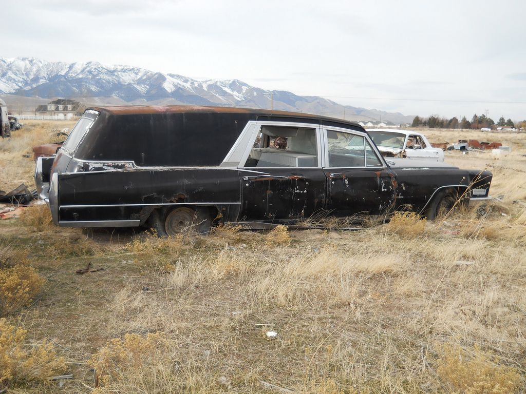 18 Spooky Pictures Of Deserted Hearses