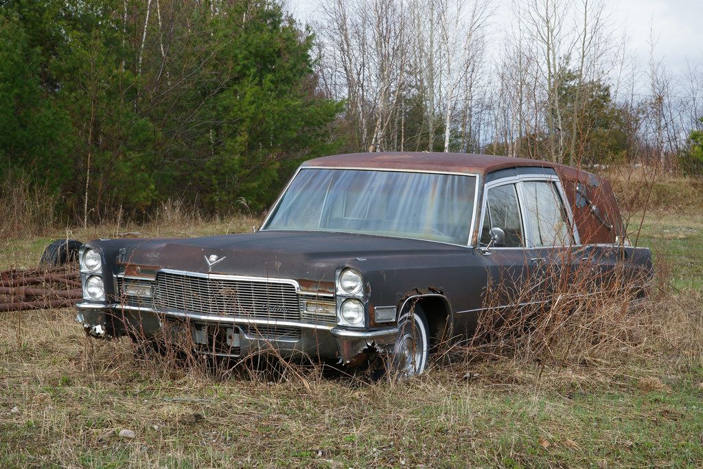 18 Spooky Pictures Of Deserted Hearses