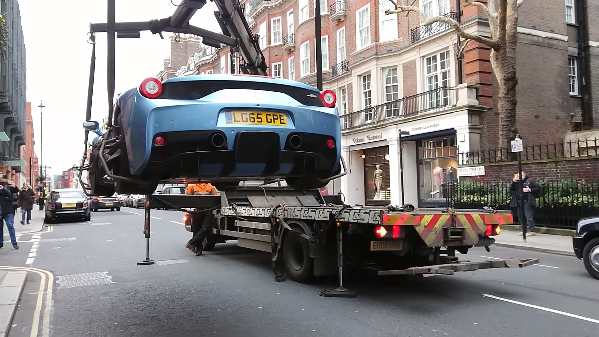 20 Sad Pictures Of Cars That Were Seized