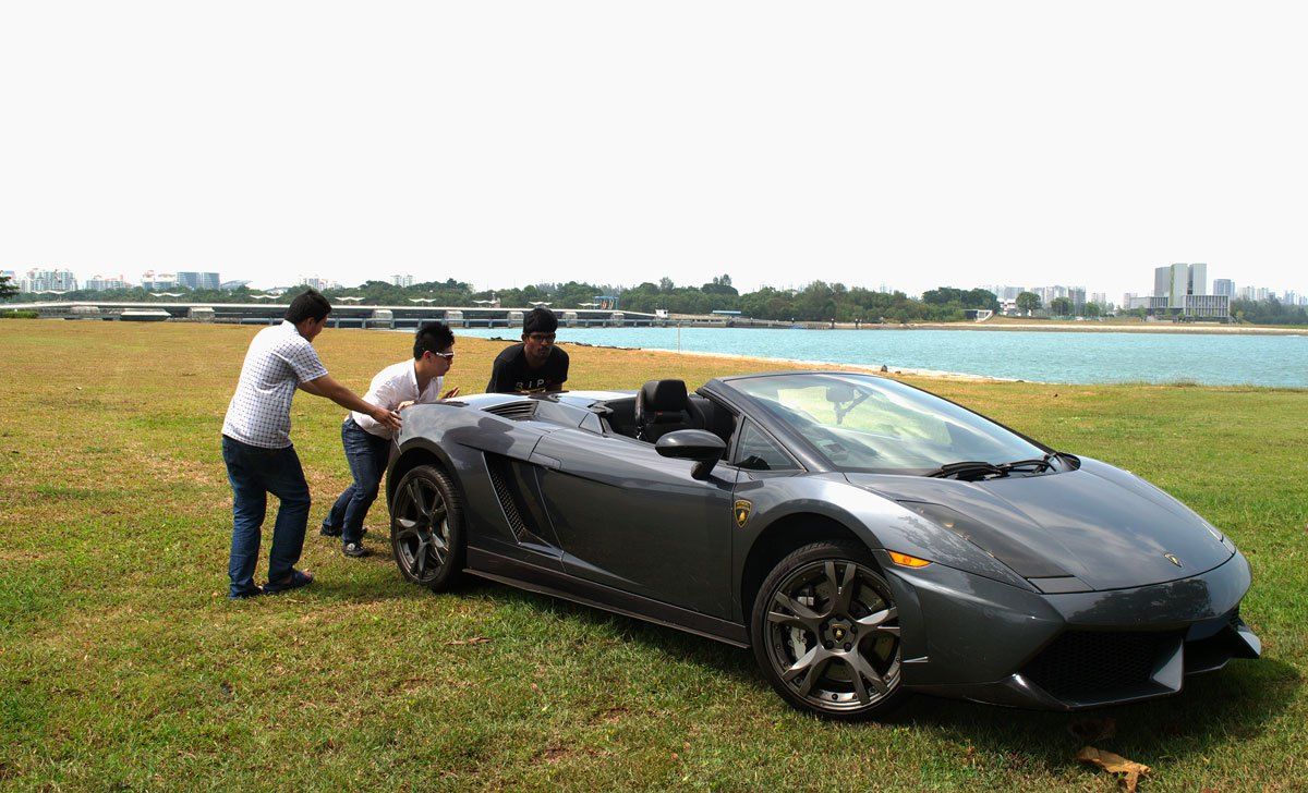 17 Photos Of Expensive Cars That Were Caught In Embarrassing Situations