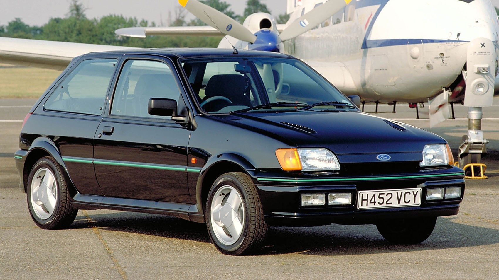 13 Ford Cars From The 1990s That Made No Sense (And 13 From The 2000s)