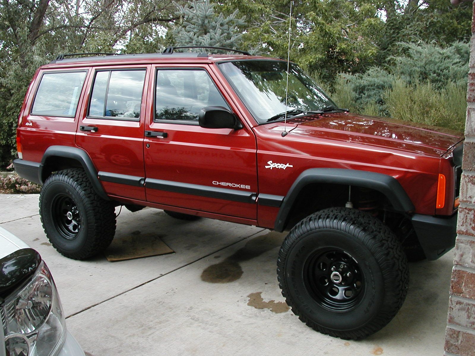 20 Old School SUVs Built For The Back Country