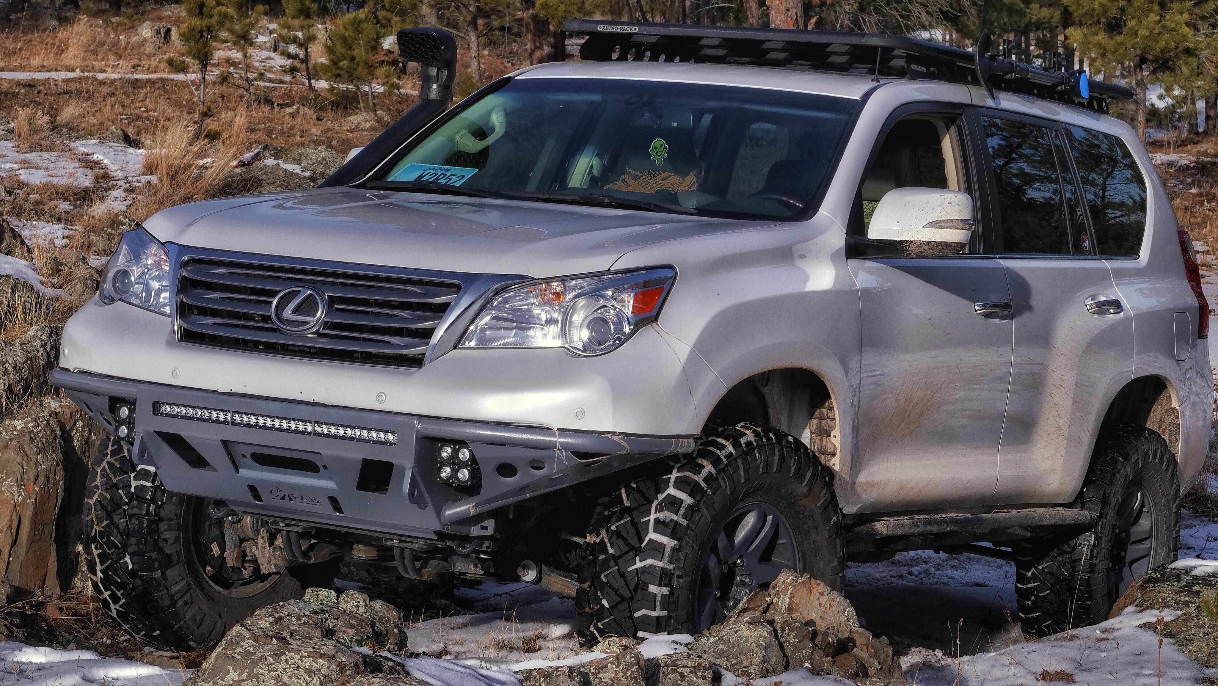 13 SUVs Capable Of Anything (And 12 Built To Crumble)