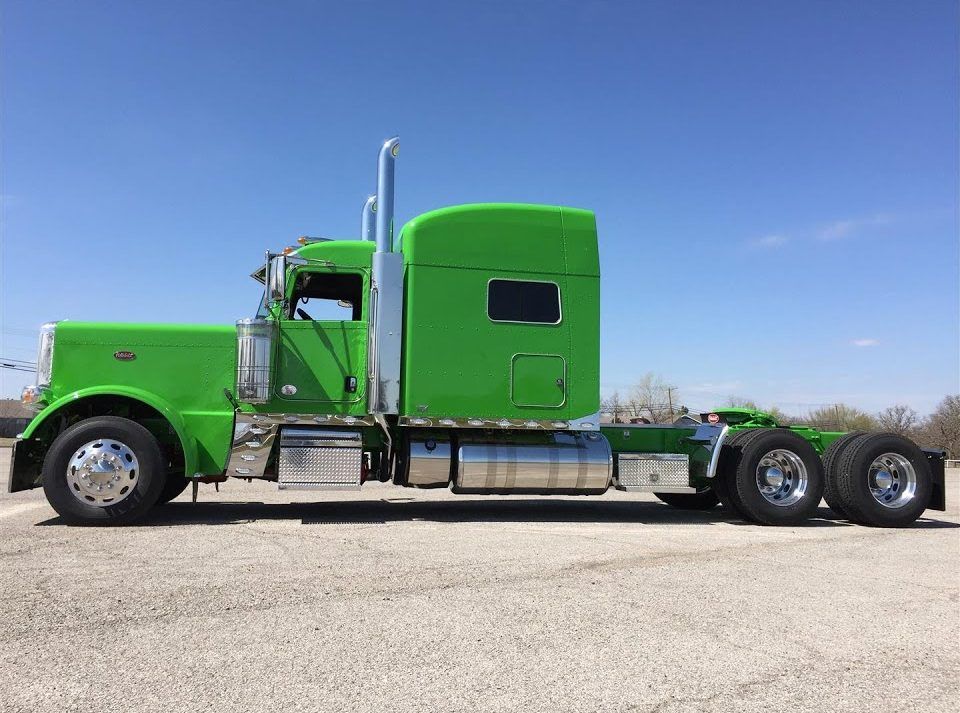25 Pictures Of The Most Customized Semi Trucks That We've Ever Seen