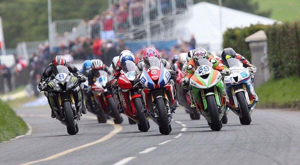 25 Photos From The Most Exhilarating Motorbike Races Across The World