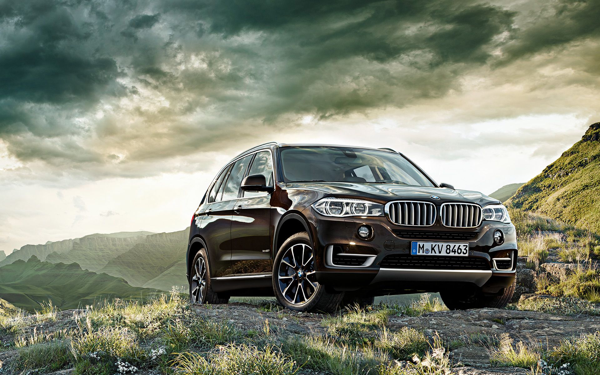 10 Best Luxury SUVs On The Market