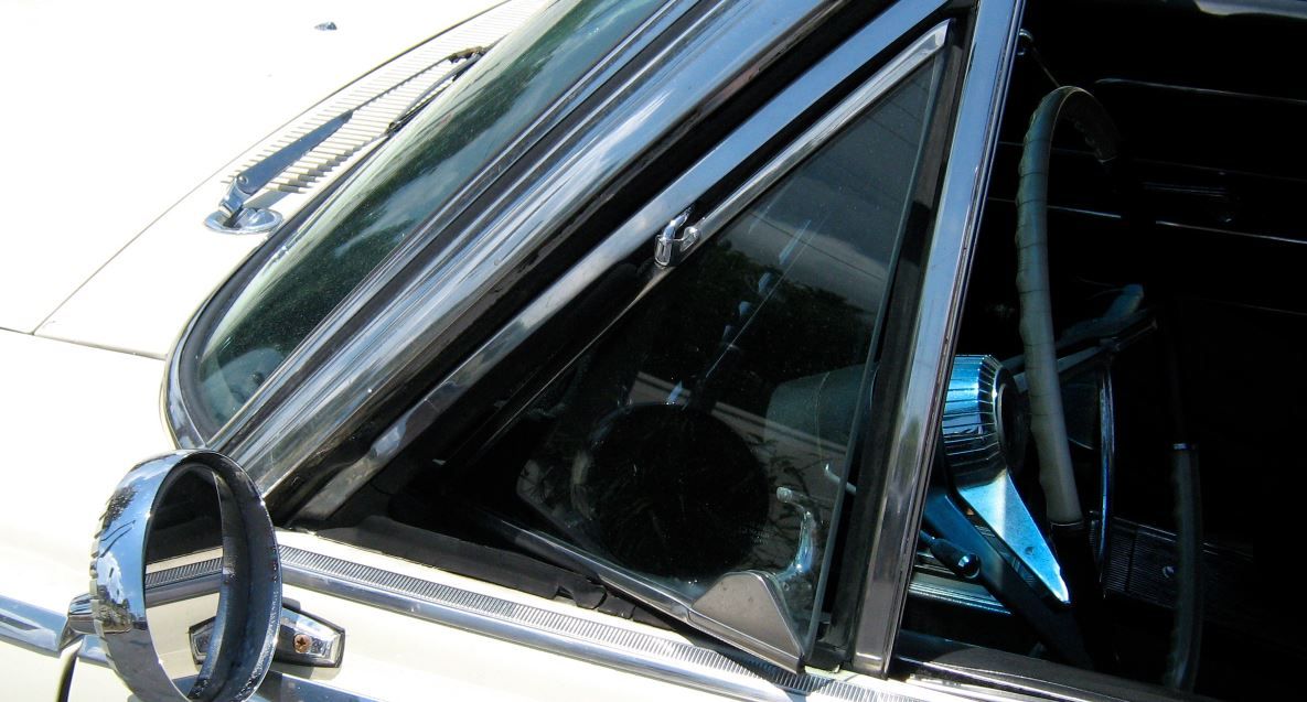 20 Car Features From The ‘90s That Need To Make A Return