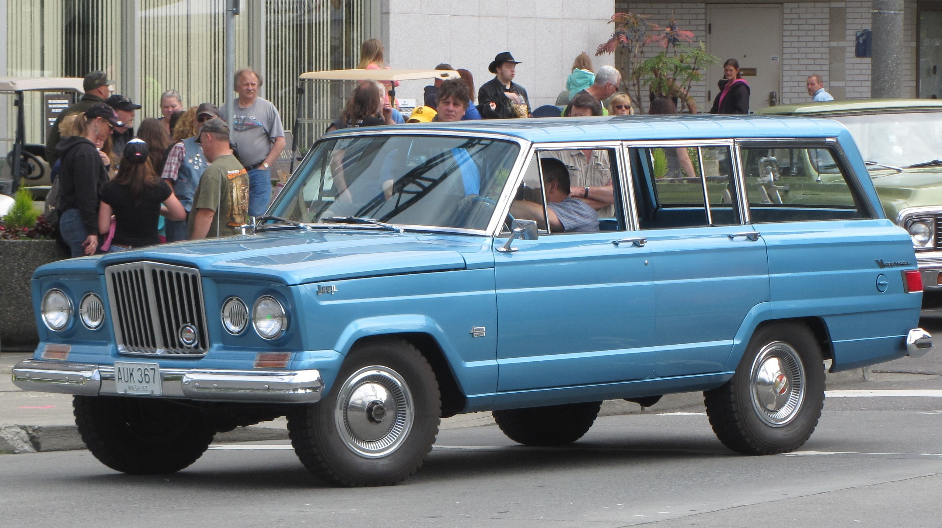 Jeep vs Land Rover: Who's The Ultimate Off-Road Warrior?