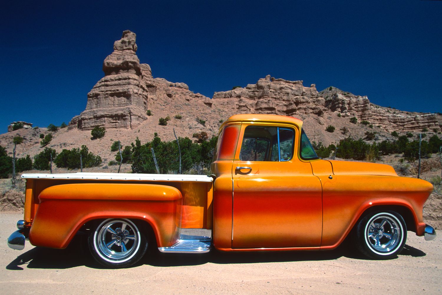 15 Stunning Photos Of Pickup Trucks That Were Modified