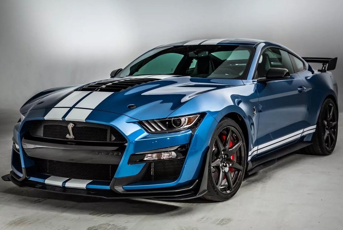 15 Stunning Photos Of Ford Mustangs and Chevy Camaros You Need To See