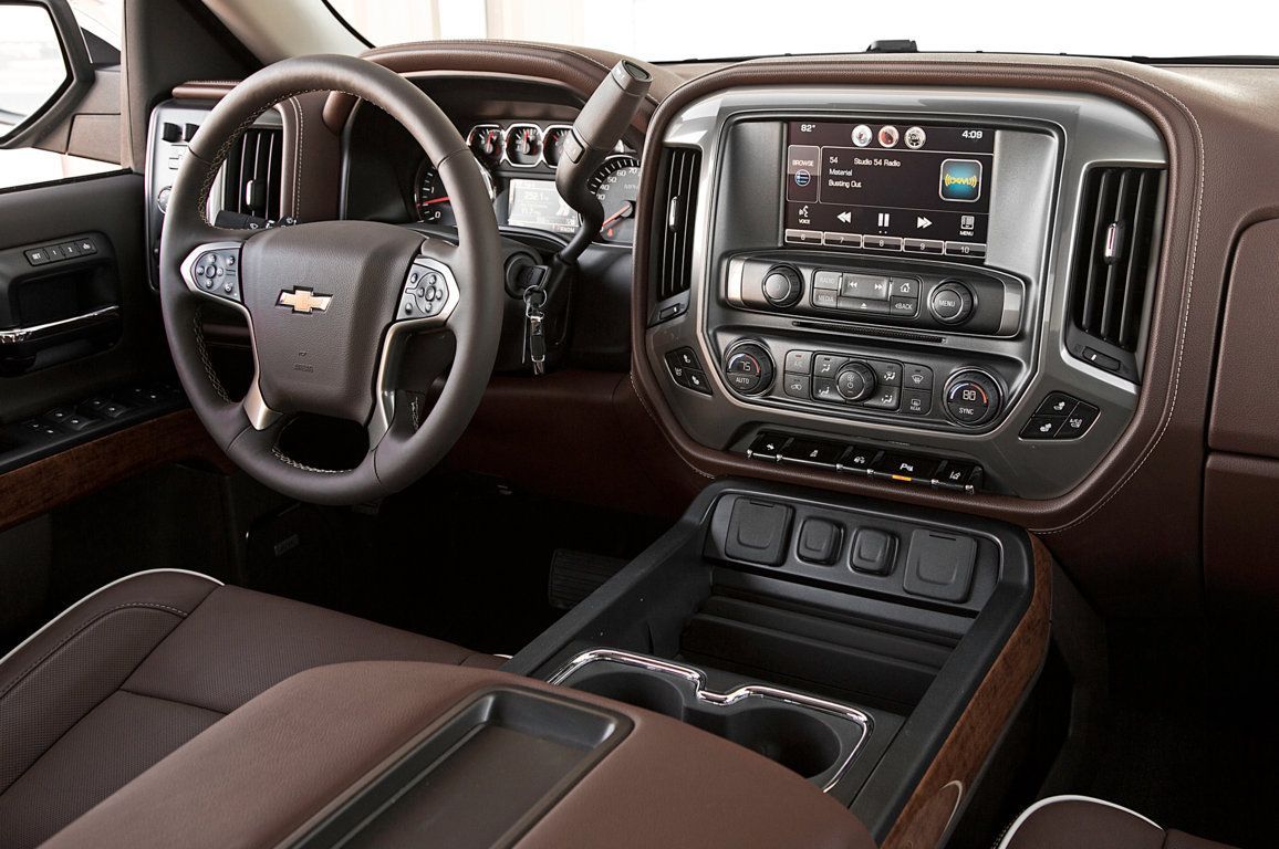 15 Strange Pickup Truck Interiors That Make No Sense