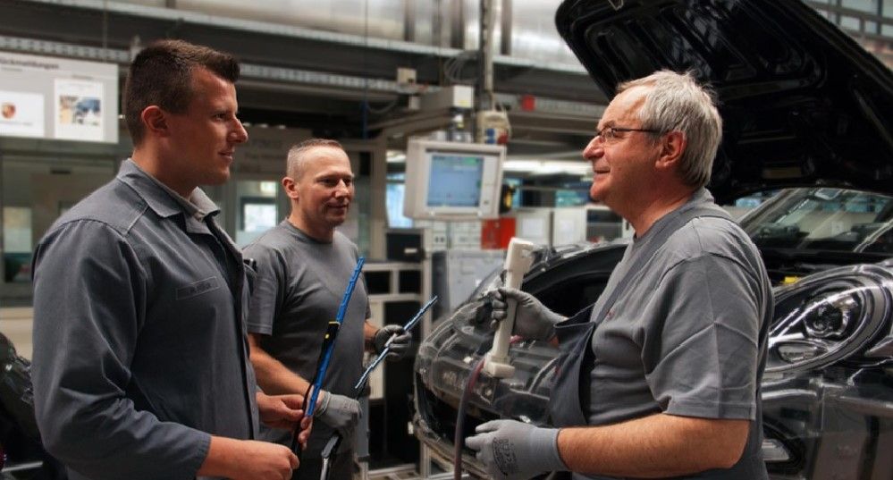 15 Rules Every Porsche Employee Has To Follow