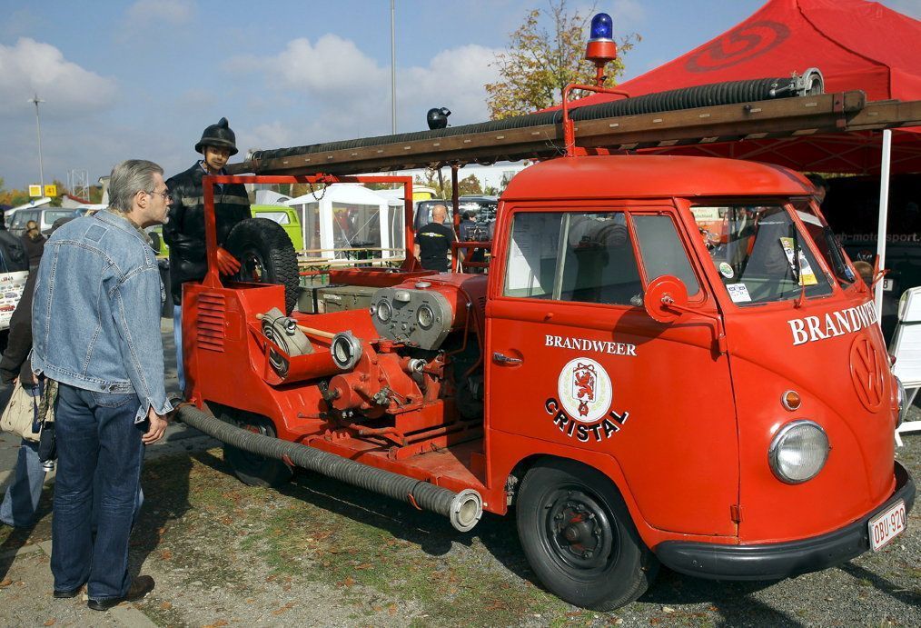 15 Stunning Images Of The VW Bus That Made Us Fall In Love All Over Again