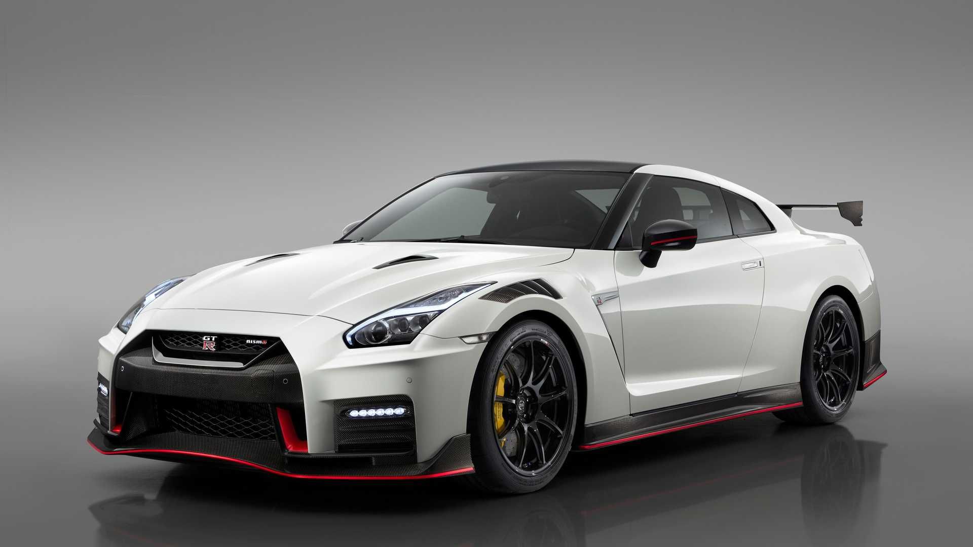 14 Pics Showing The Nissan GTR's Evolution