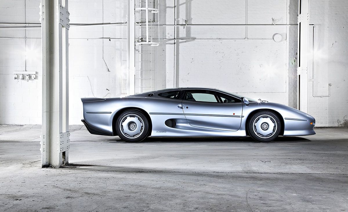 15 Reasons Why They Should Bring Back The Jaguar XJ220