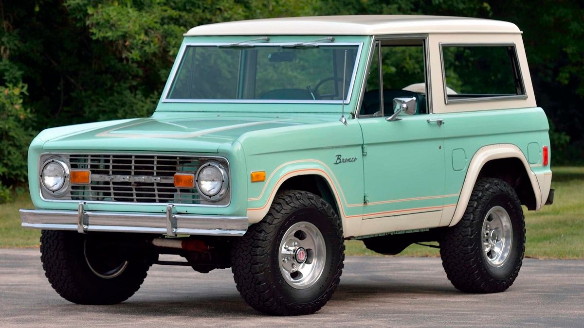 15 Classic SUVs That Absolutely Belong In A Gearhead's Garage