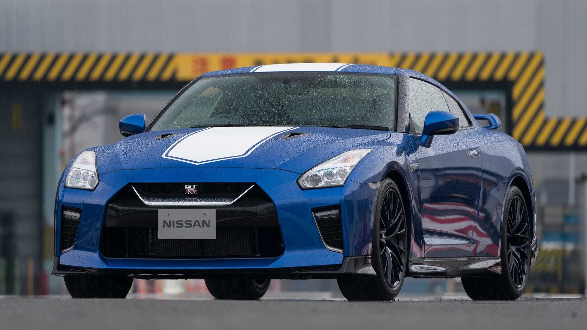 14 Pics Showing The Nissan GTR's Evolution