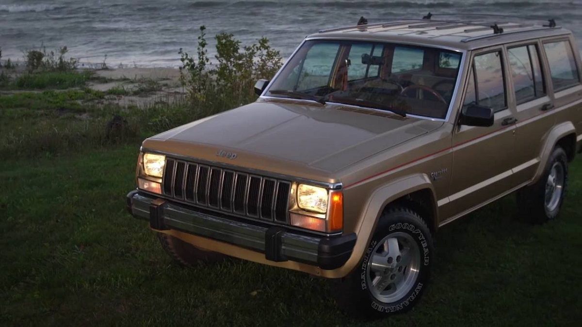 15 Classic SUVs That Absolutely Belong In A Gearhead's Garage