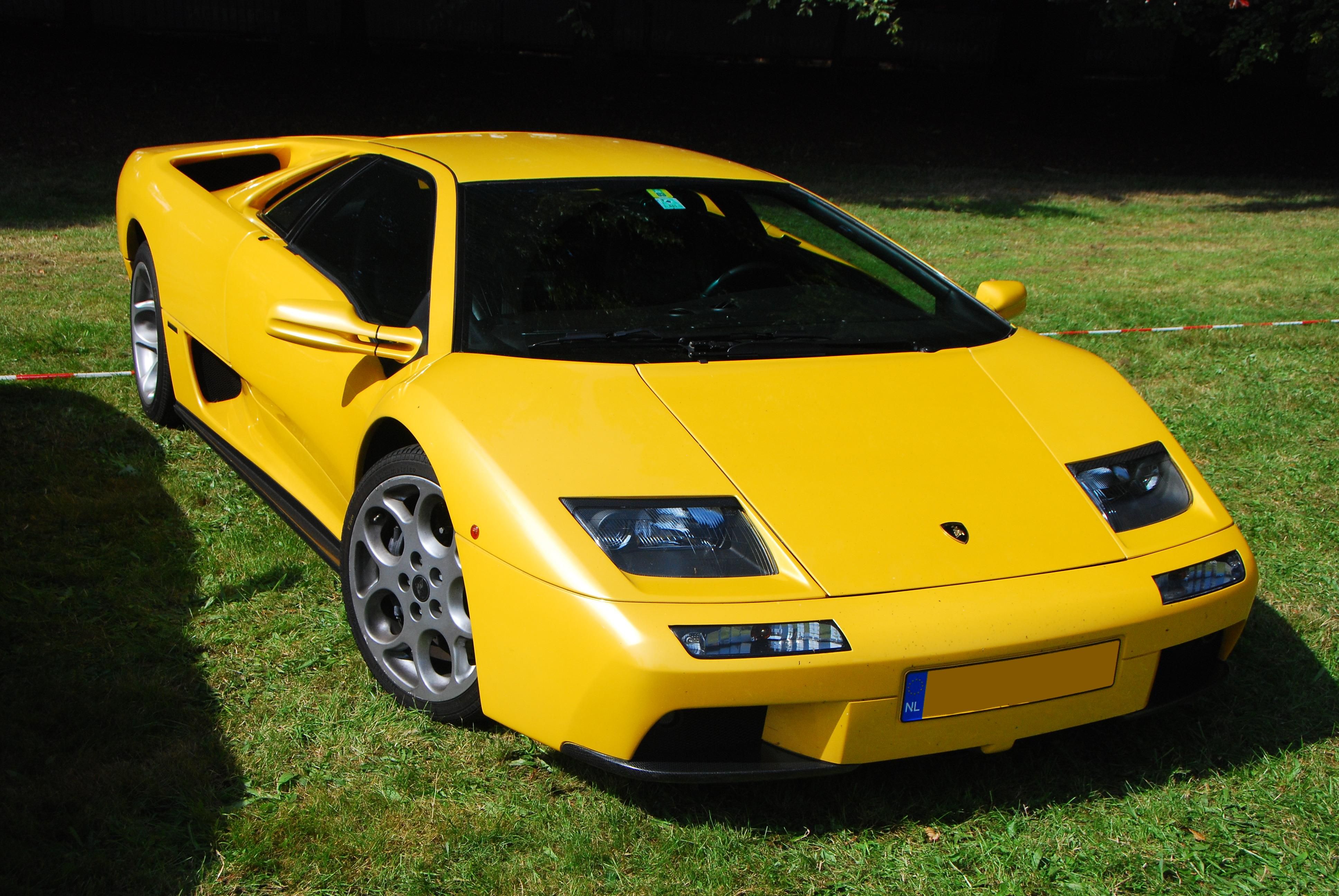 15 Photos Of Lamborghini Supercars Through History