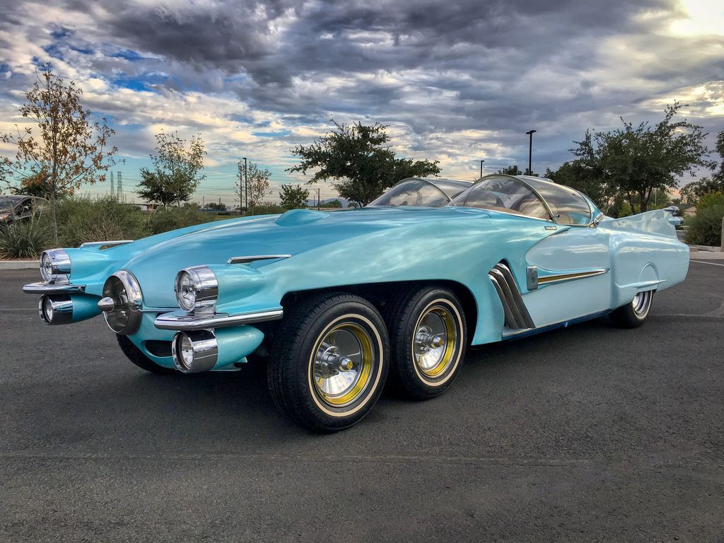 Custom Studebaker XF58 "Ice Princess" Is a Wild 50's Throwback